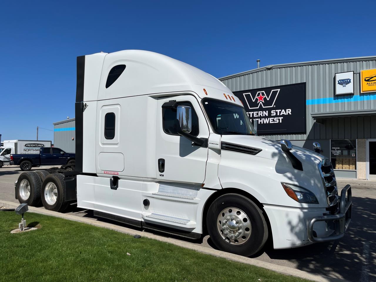 Truck Details - Freightliner Northwest