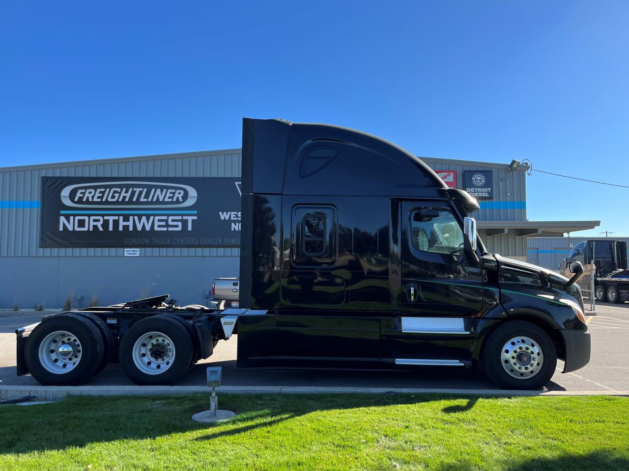 Truck Details - Freightliner Northwest