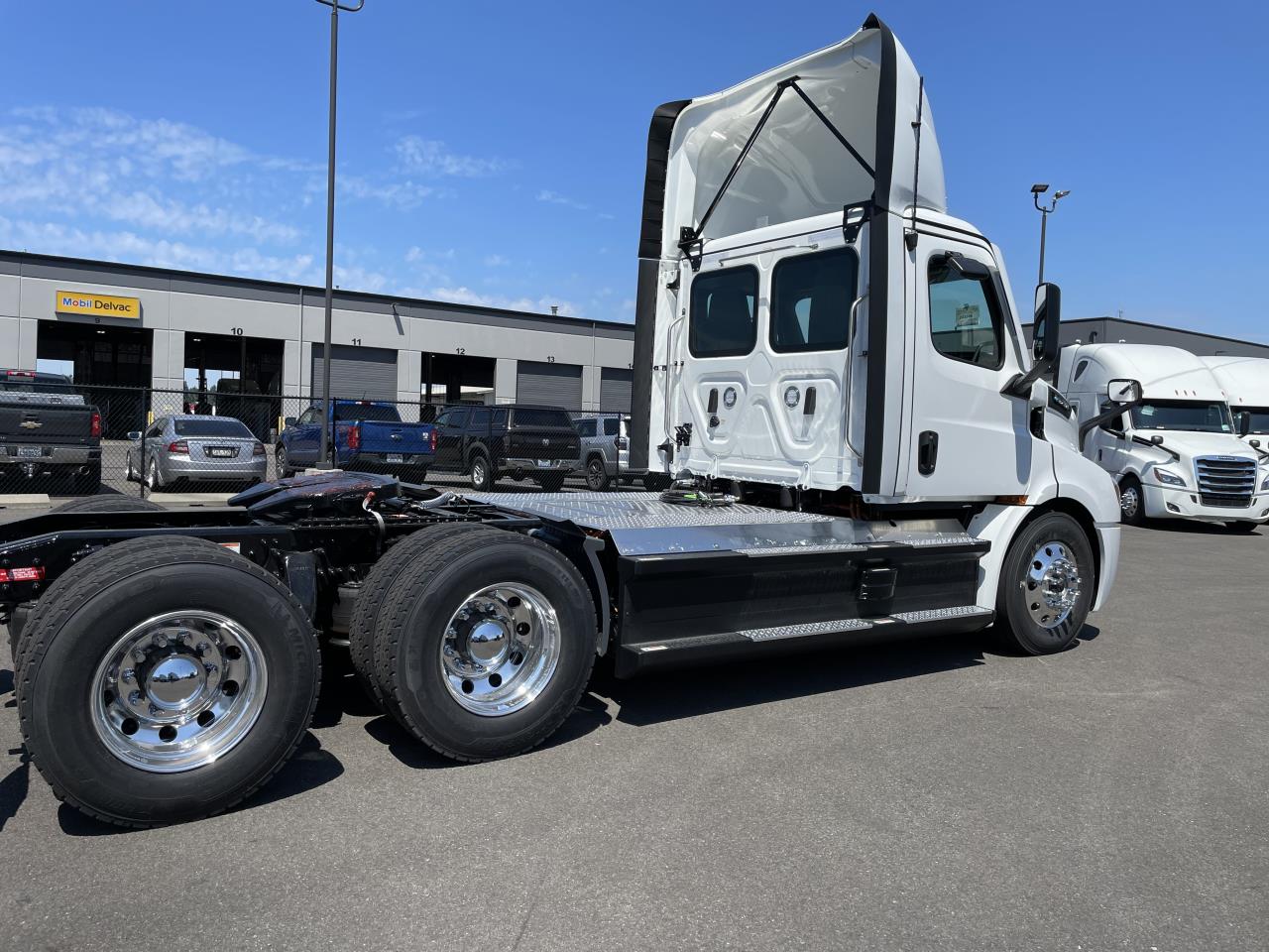 Truck Details - Freightliner Northwest
