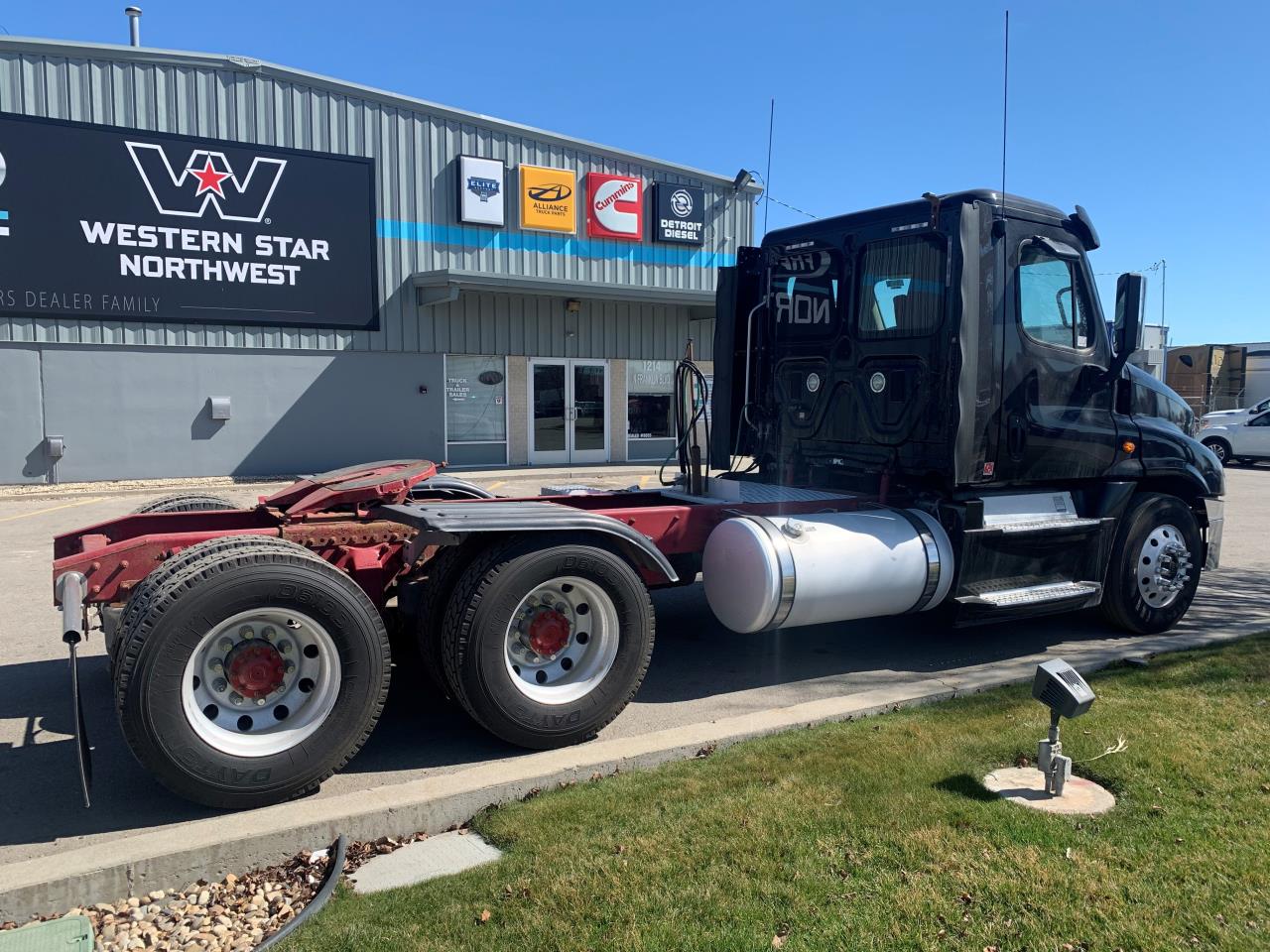 Truck Details - Freightliner Northwest