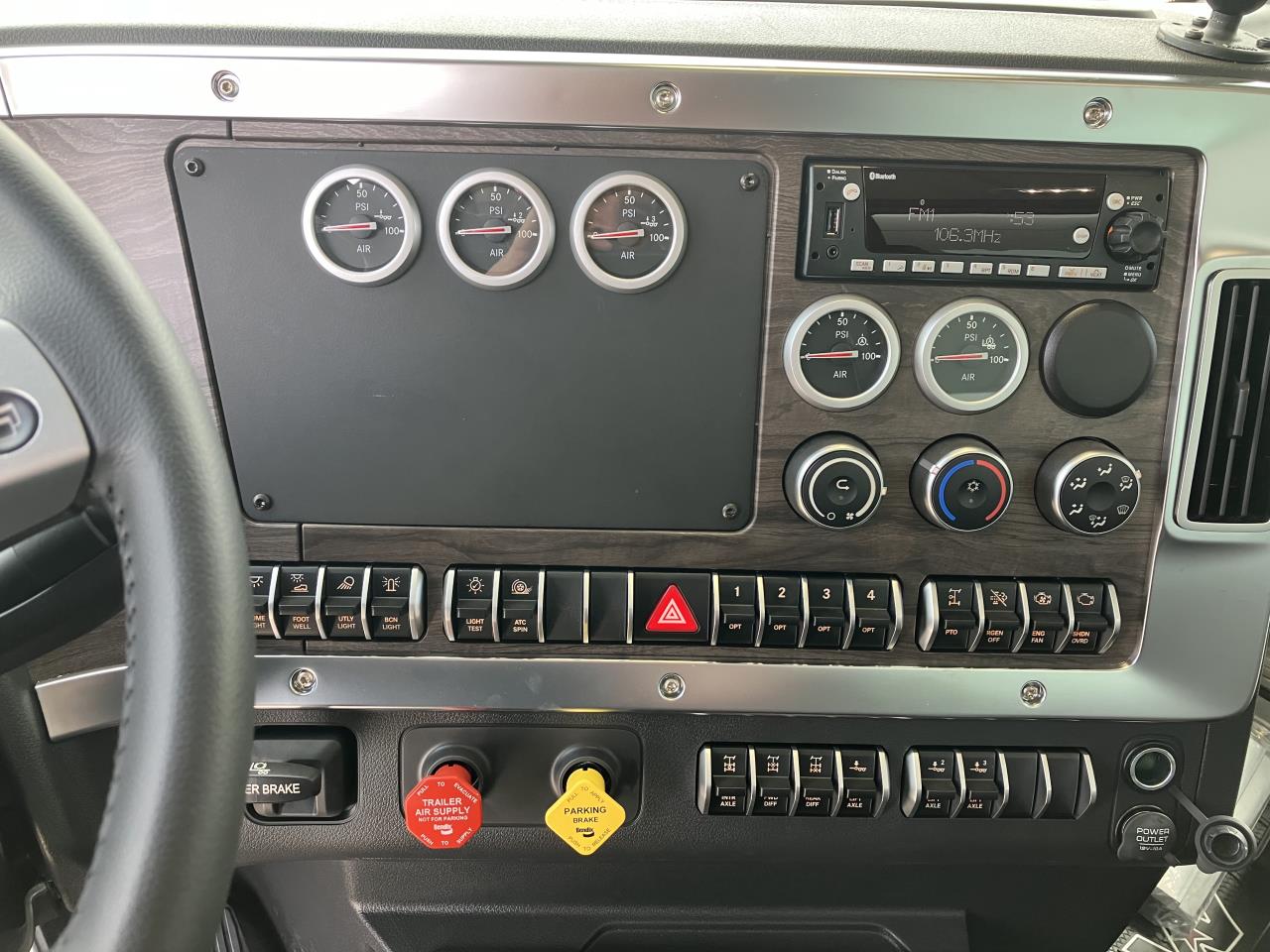 Truck Details - Freightliner Northwest