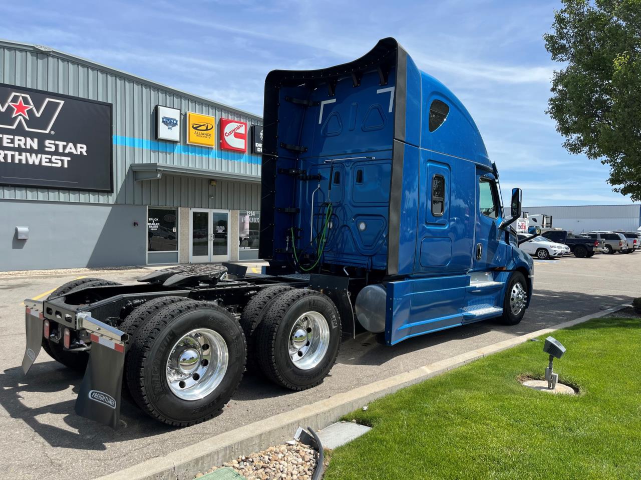 Truck Details - Freightliner Northwest