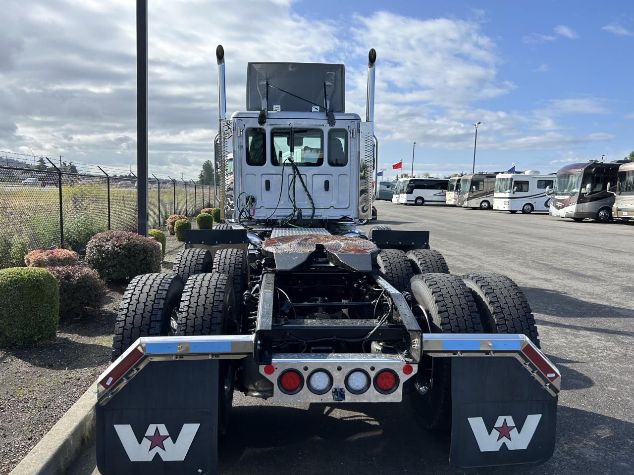 Truck Details - Freightliner Northwest