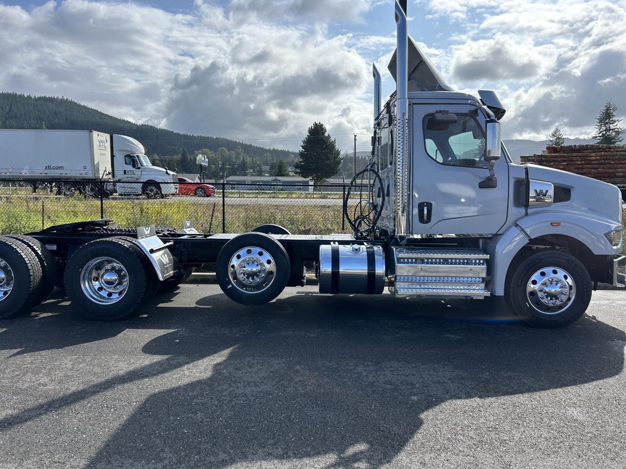 Truck Details - Freightliner Northwest