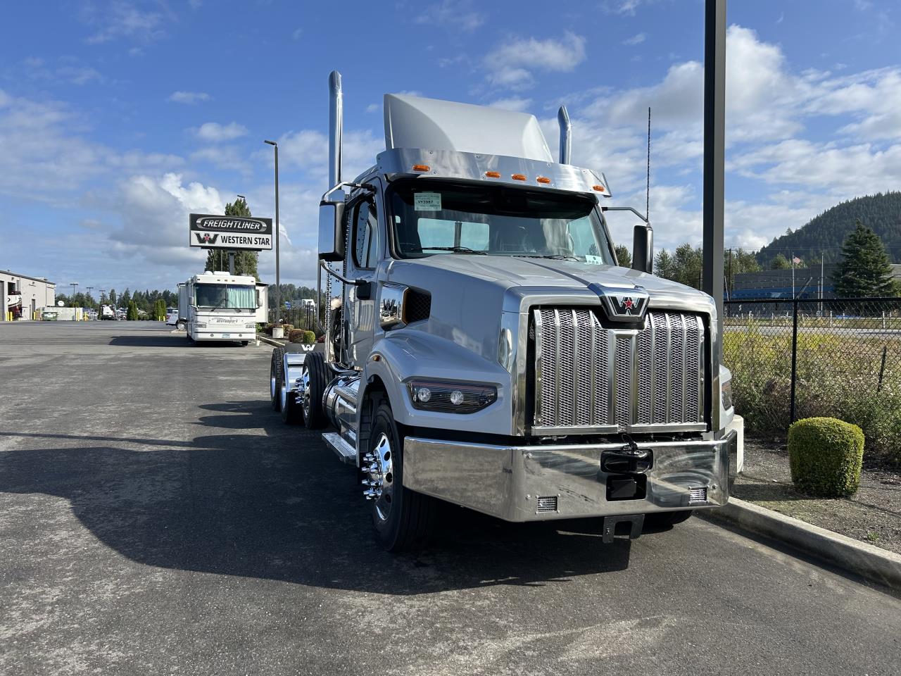 Truck Details - Freightliner Northwest