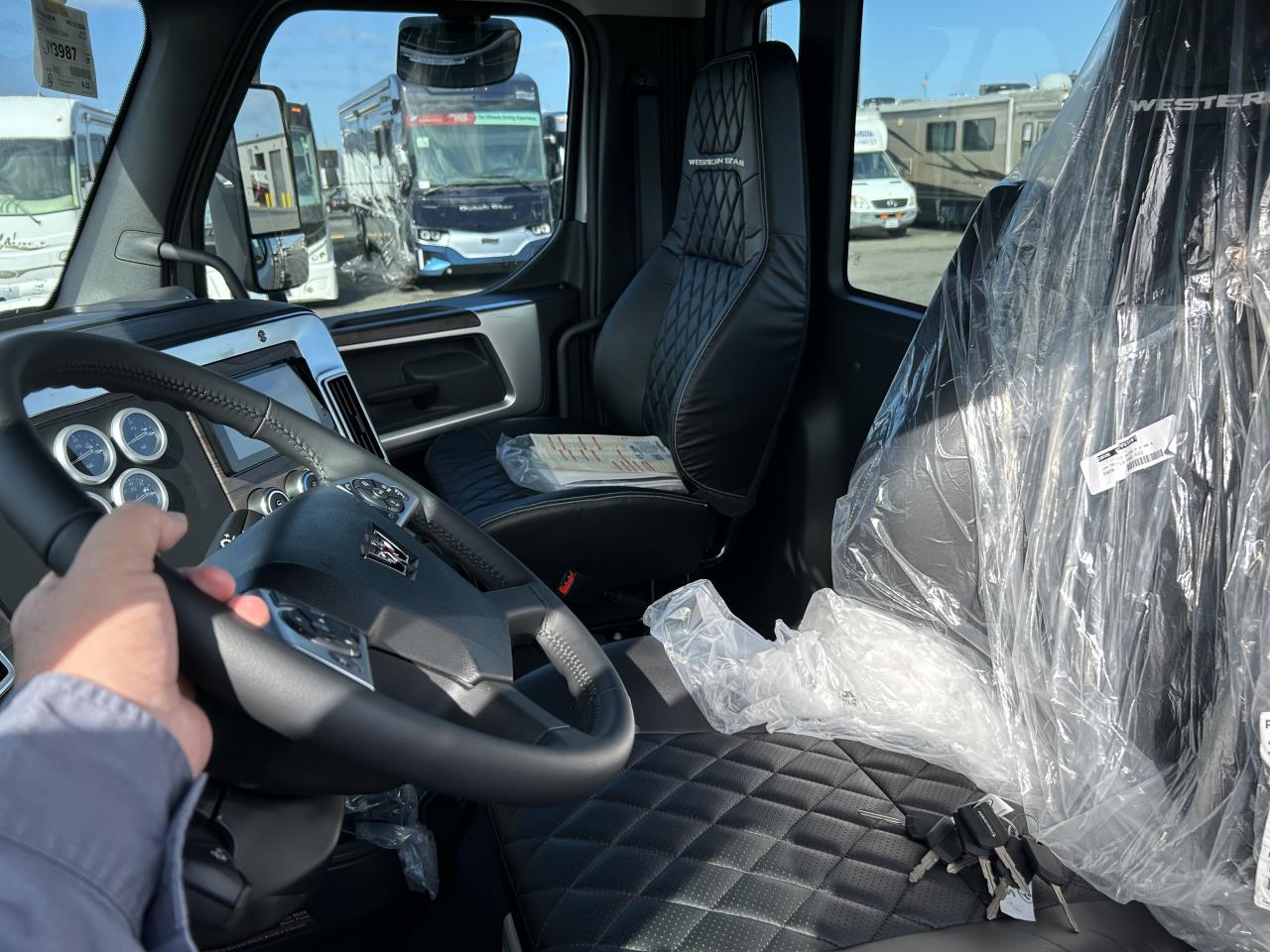 Truck Details - Freightliner Northwest