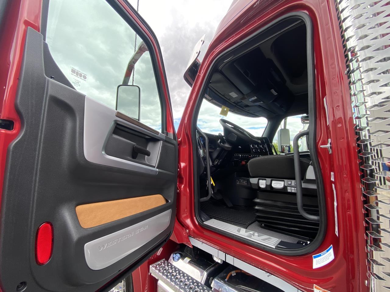 Truck Details - Freightliner Northwest