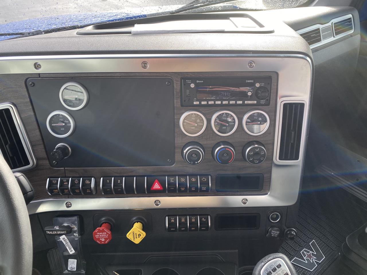 Truck Details - Freightliner Northwest