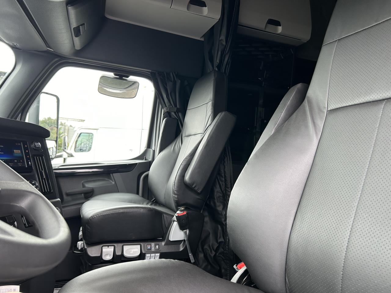 Truck Details - Freightliner Northwest