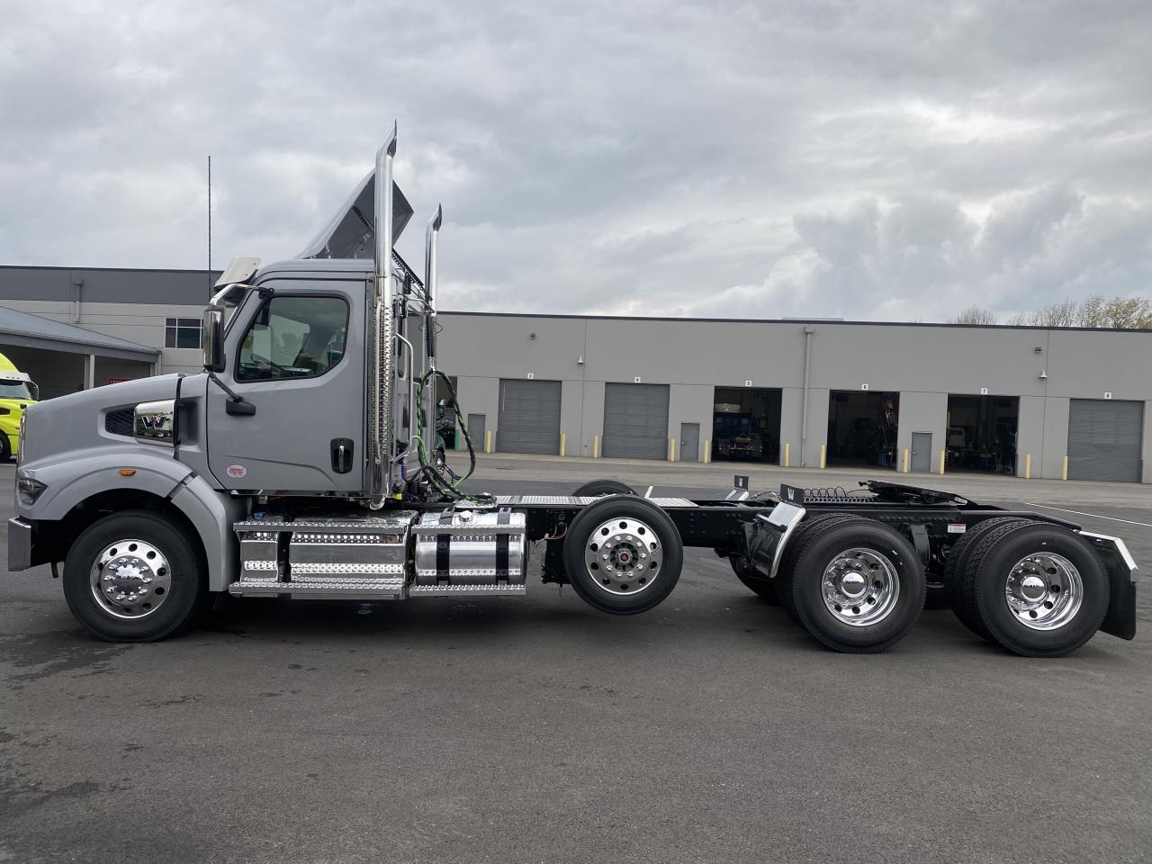 Truck Details - Freightliner Northwest
